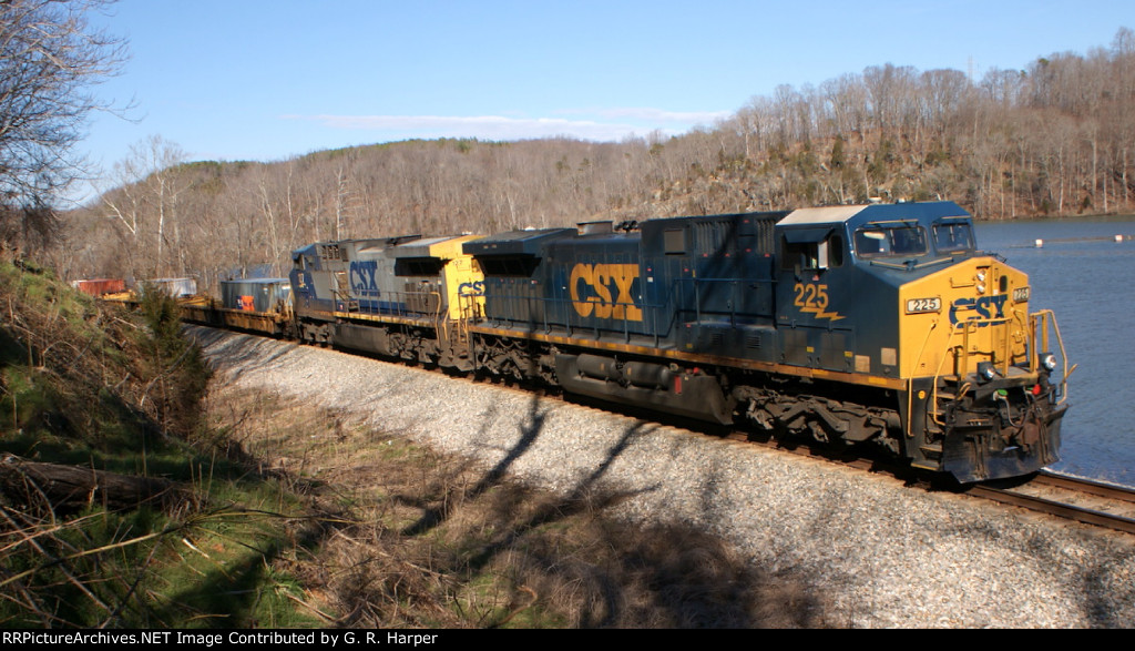 536 - Q13626 along the James River